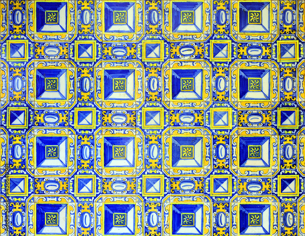 Azulejos antiguos hechos en Sevilla de estilo "punta de diamante o ...