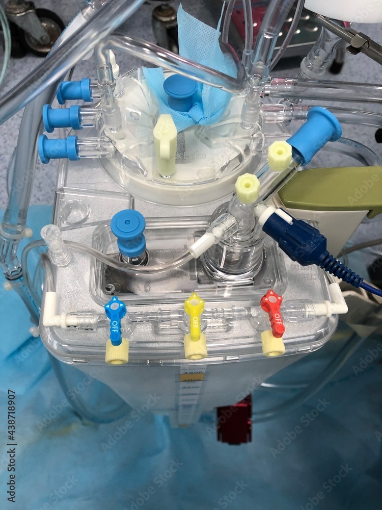 Stockfotot Venous reservoir and oxygenator connected with heart lung ...
