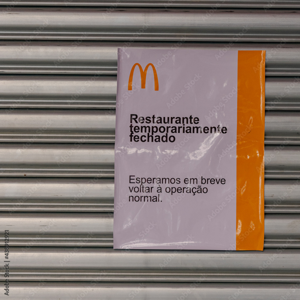Paper notice on McDonald's door saying “restaurant temporarily closed ...