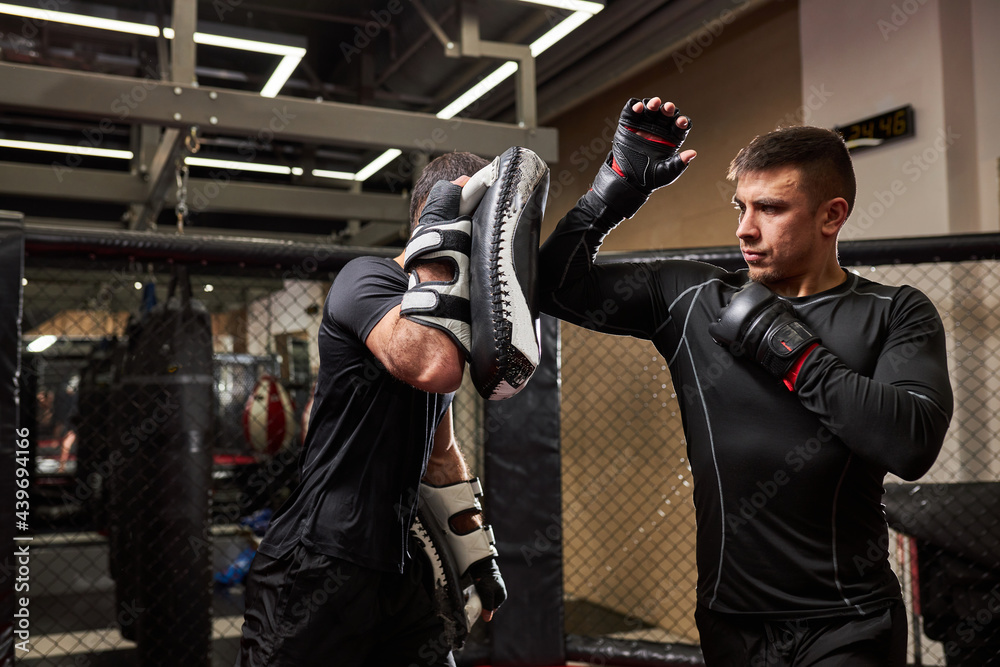 Professional mma fighter teaches self-defense tricks, showing it to ...