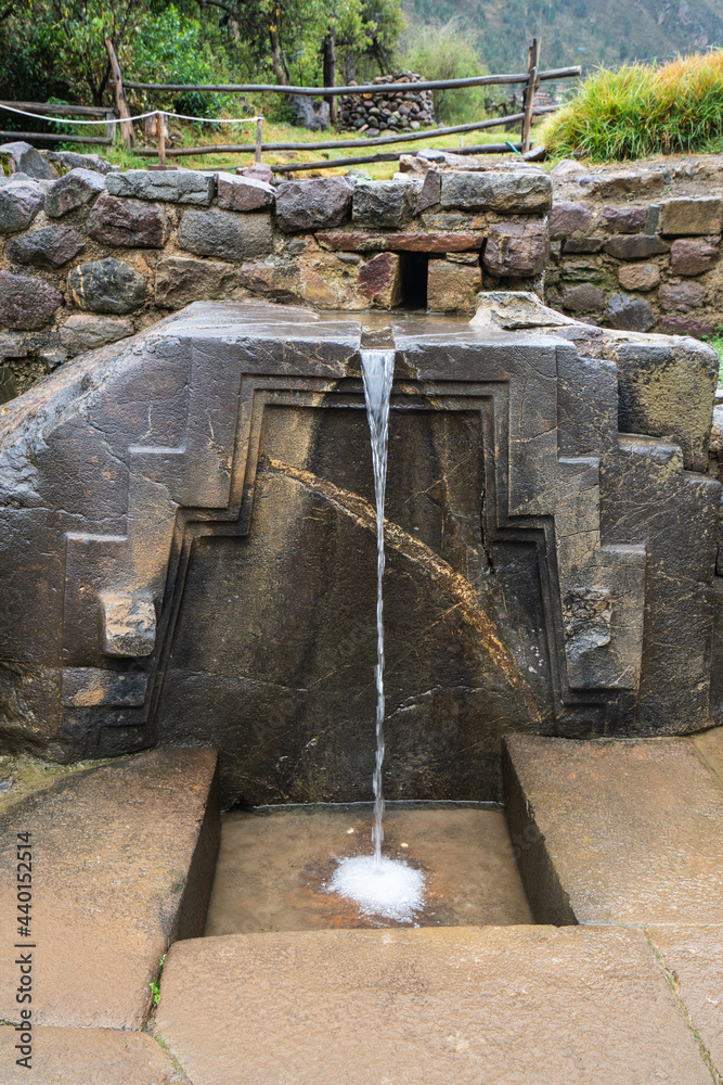 Ruins of Ollantaytambo : ancestral hydraulic technology structures of ...