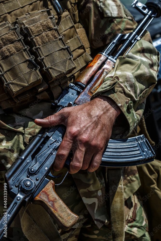 Foto de Stock Hands and chests of soldiers in uniforms with machine ...