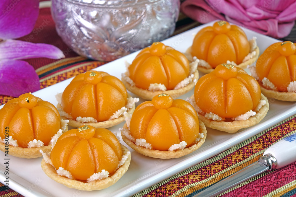 Thai dessert (Royal Thai cuisine) : Golden crown cake (Kha nom Dara ...