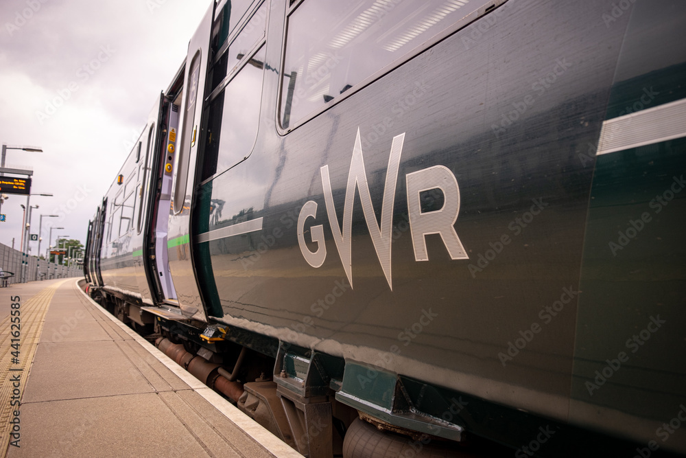 Stock-Foto „London- Great Western Railway train on station platform ...