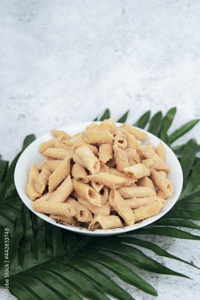 Malaysian Kuih Raya called Crunchy Popia Nestum. Popular kuih raya on ...