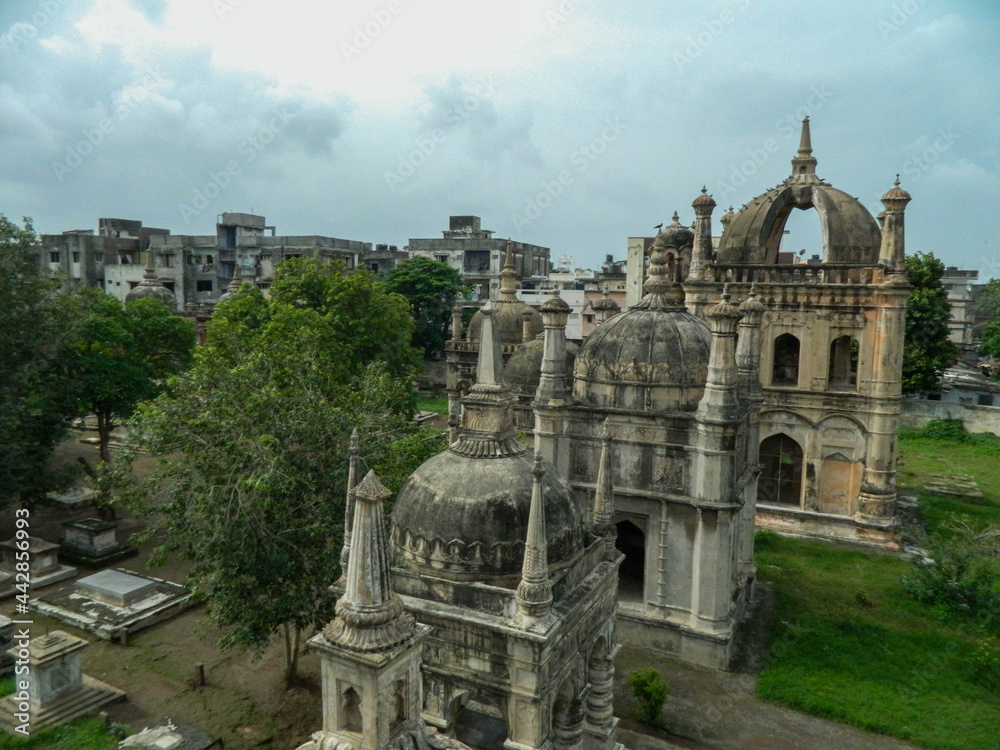 British Cemetery (Surat) The tombs in English, Dutch and Armenian ...