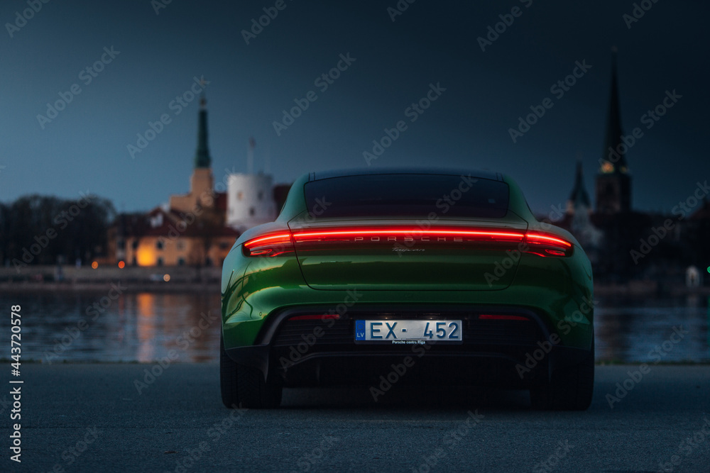 Porsche taycan night store
