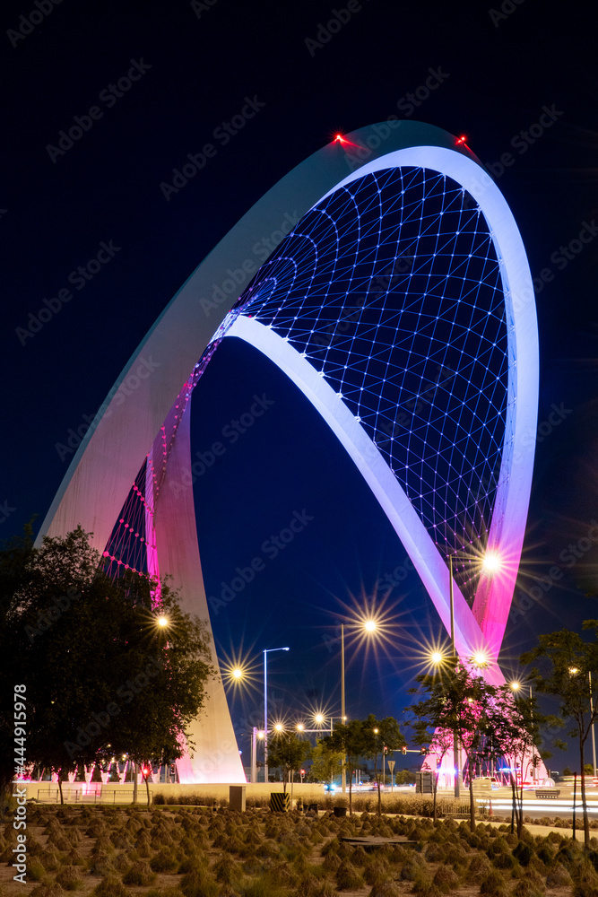 Foto de Stock Doha, Qatar - May 26, 2021: Al Wahda Bridge in doha city ...