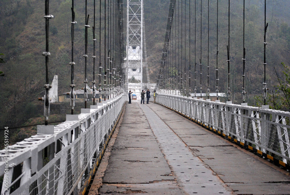 Foto de Stock People walking at man-made metal bridge known as ...