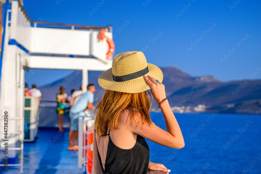 Photo Stock Elegant woman wearing a casual dress and hat. gaze the deep ...