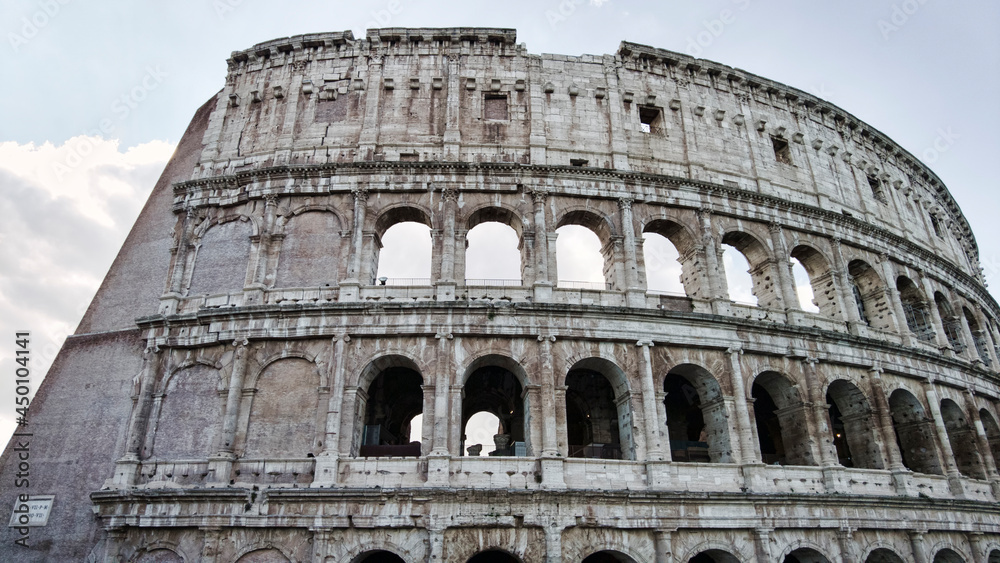 Wonderful Roman architectural features in Colosseum facade, ancient and ...