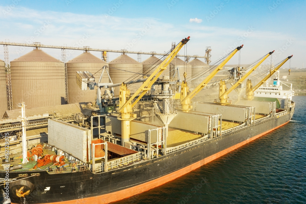 Loading grain into holds of sea cargo vessel through an automatic line ...