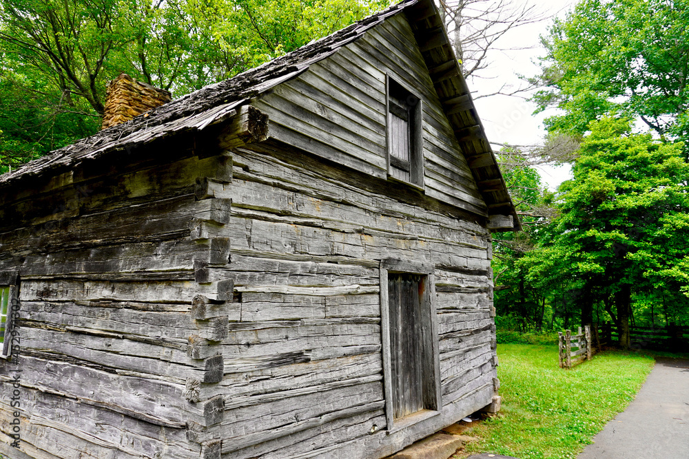 The Puckett cabin at Groundhog Mountain on Blue Ridge Parkway. Historic ...
