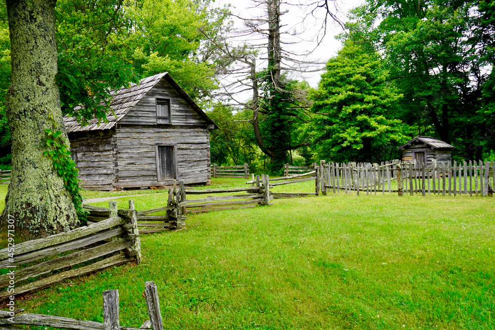 The Puckett cabin at Groundhog Mountain on Blue Ridge Parkway. Historic ...