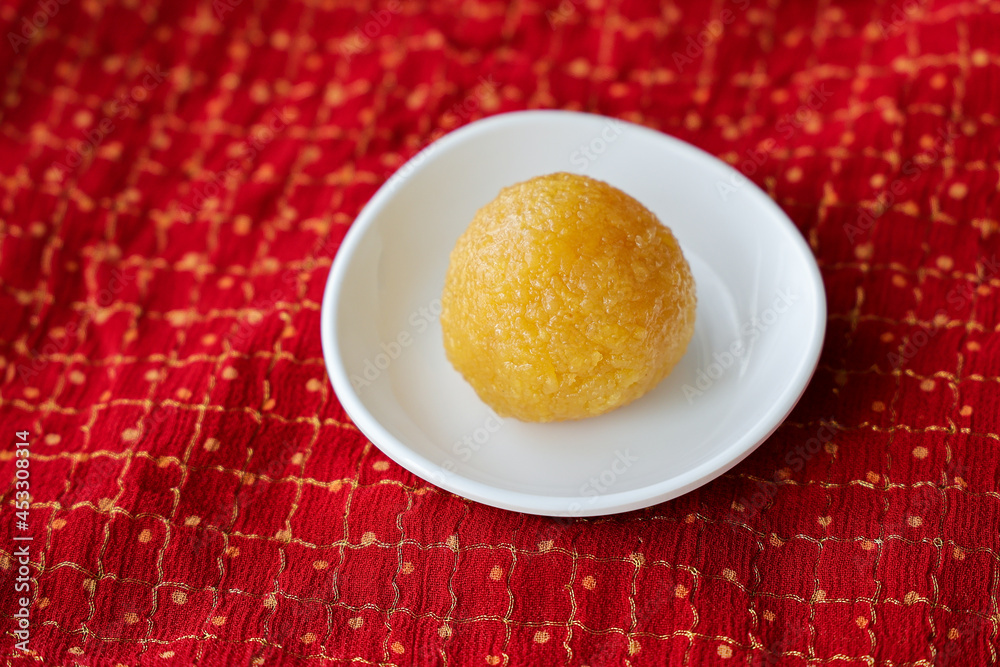 Foto de Stock Motichoor Ladoo Rava Laddu, Kesar laddu Semolina Indian ...