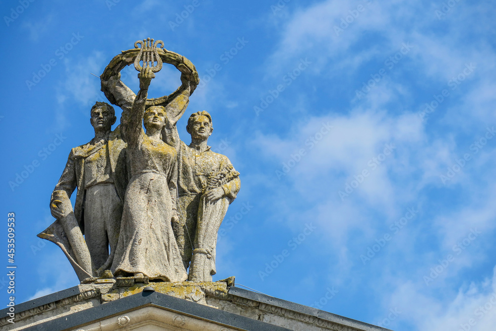 Sculptures of Soviet workers on the roof of the theater Stock Photo ...