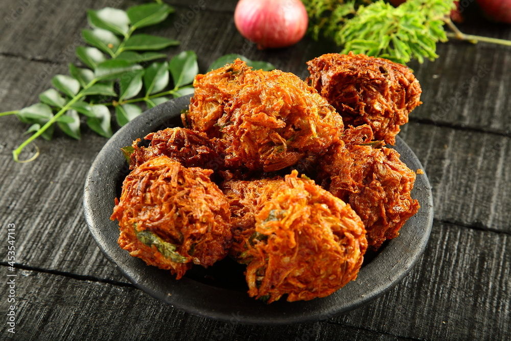 Crispy fried onion fritters, ulli vada, Pyaaz Pakoda - Indian street ...