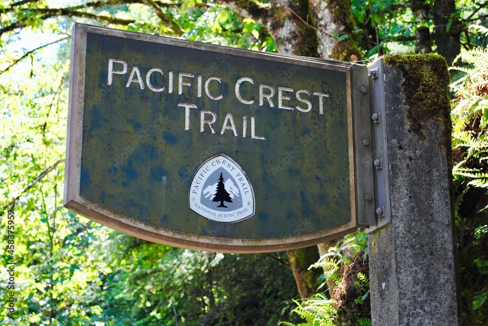Стоковое фото «Cascade Lock, Oregon: Sign for the Pacific Crest Trail ...