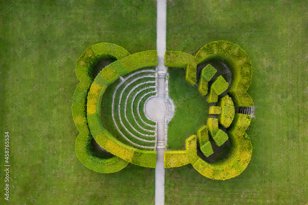 Maze of bushes in botanical park - nature background Labyrinth from ...