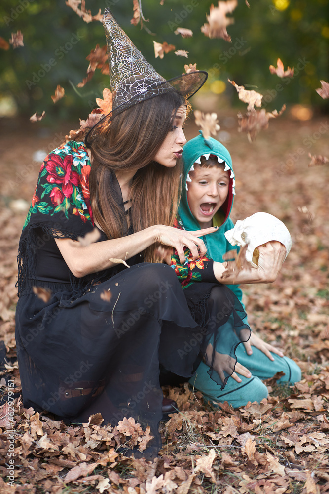 Foto de Stock Scary stories for a mom and son, halloween in the woods ...
