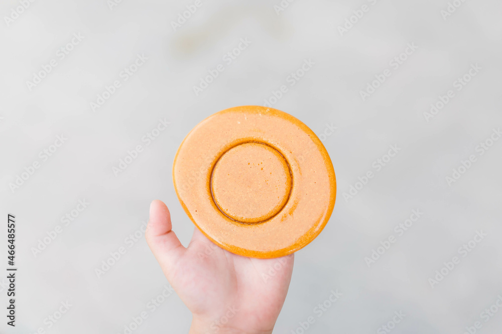 Kid child eat and play Candy South Korea honeycomb toffee (Dalgona ...