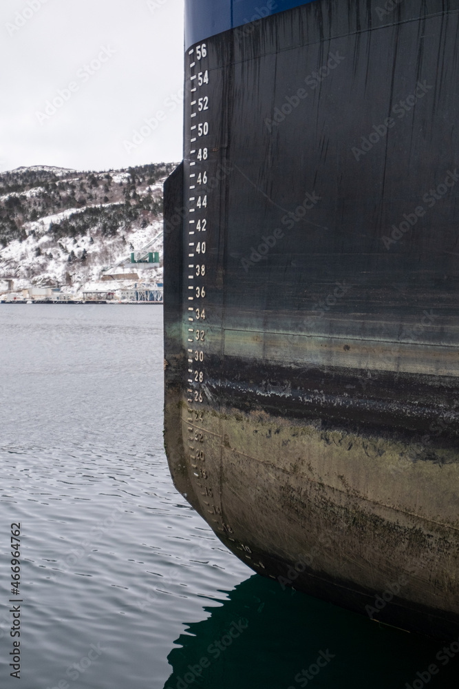 Photo Stock The stern of a dark blue ship with lateral number markings ...