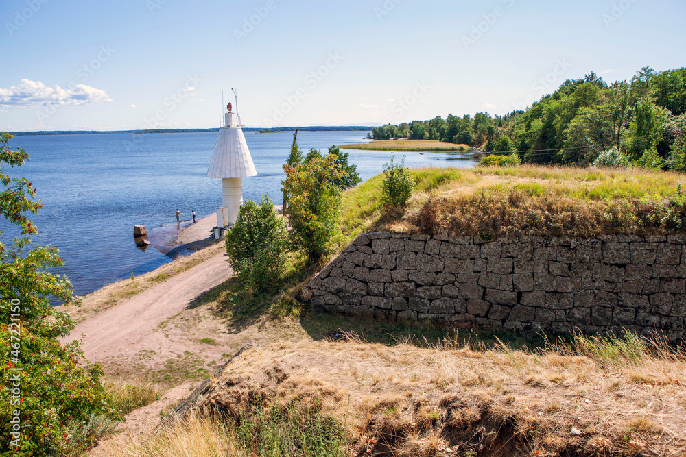 The walls of the earthen ditch and the front alignment mark of the ...