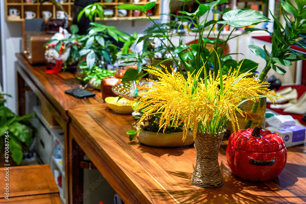 Plants and fake rice decorations on the desktop of a Chinese office ...