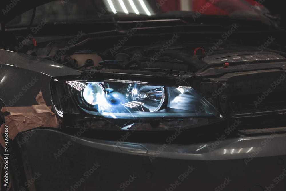 Installing the headlight on the car. Repair of car headlights. Tuning ...