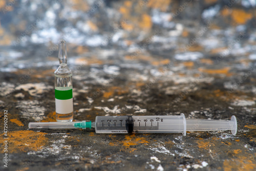 Tablets and medical ampoule with syringe. Ampoule and syringe for ...
