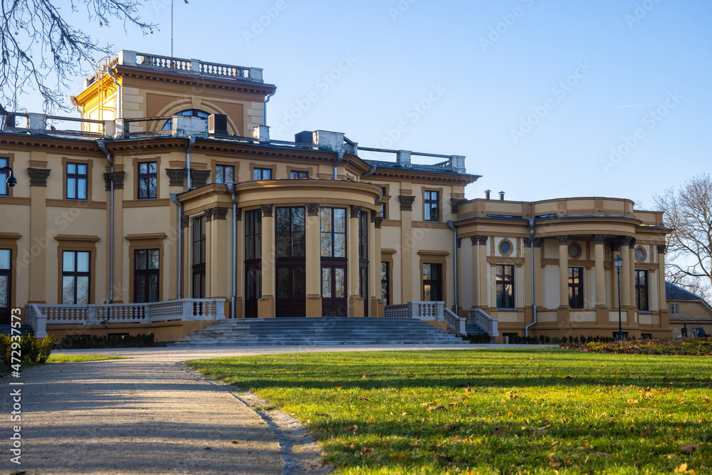 Traku Voke Manor is a former residential manor in Traku Voke ...