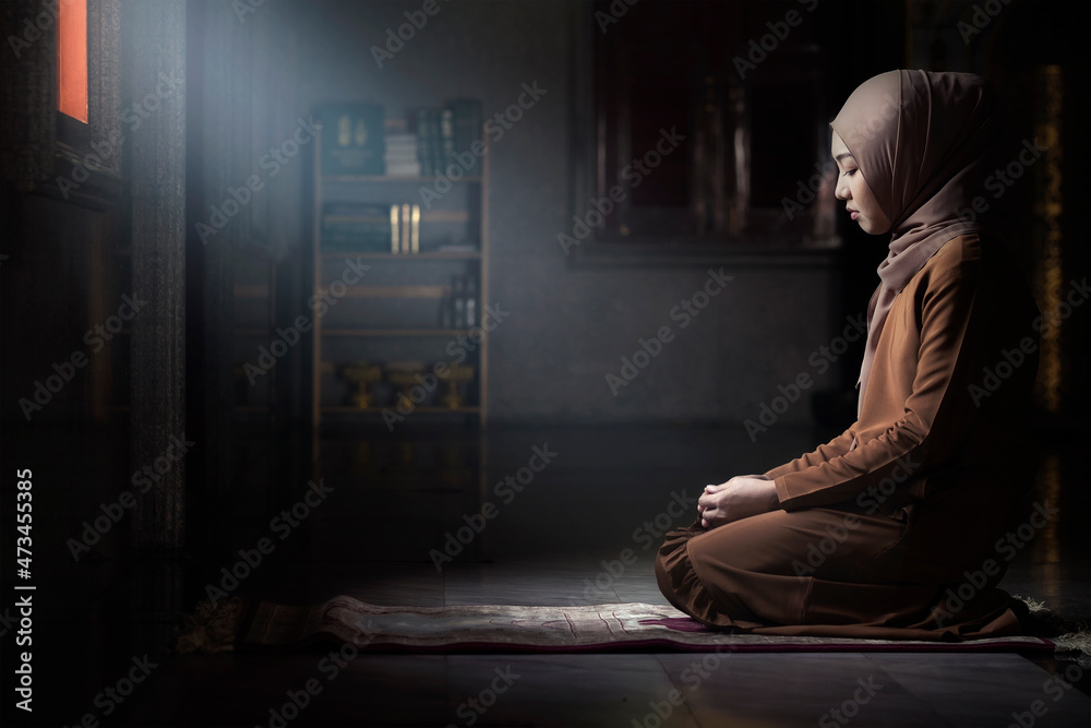 Muslim woman praying in mosque Stock Photo | Adobe Stock