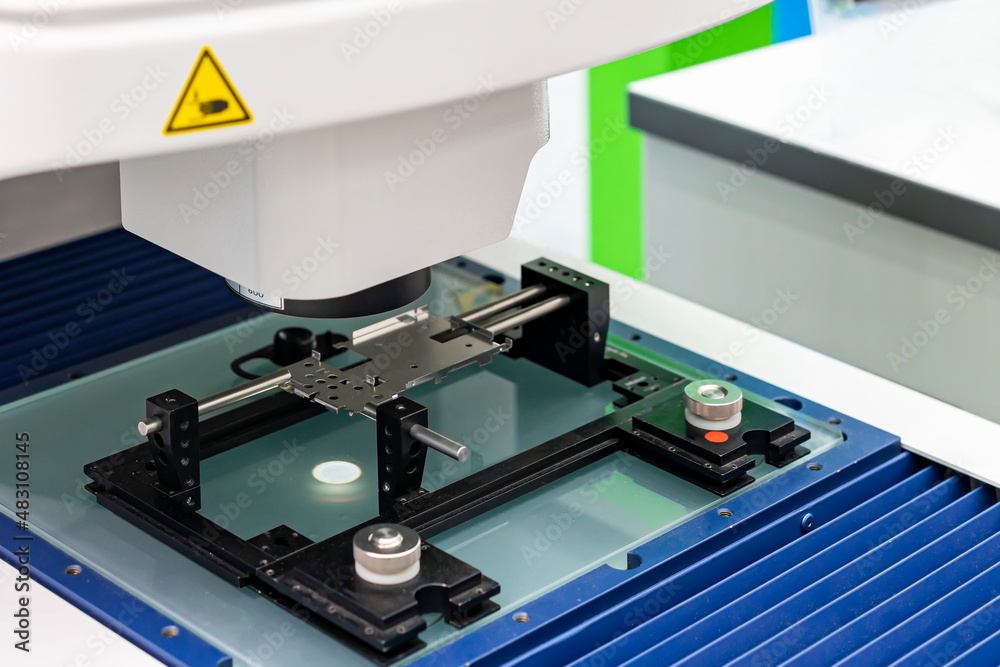 Foto de Stock Close up workpiece during inspection dimension shape ...