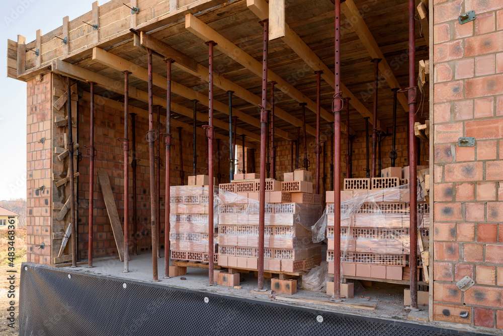 Formwork elements for concrete floors. Mounting telescopic stand for the installation of ...