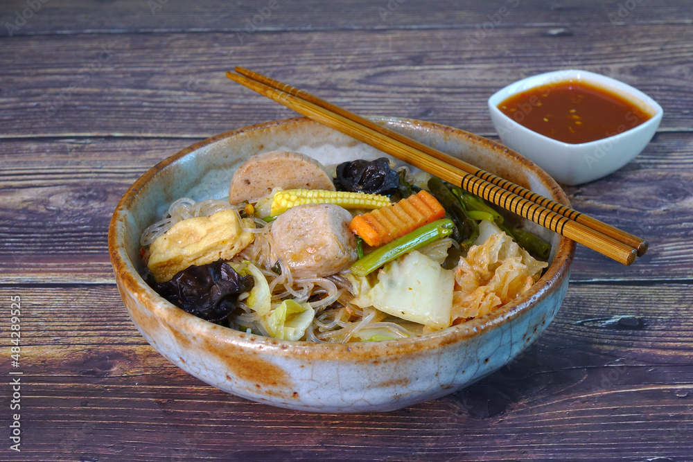 Stir fried vegetarian sukiyaki in Japanese bowl.Stir fried sukiyaki ...