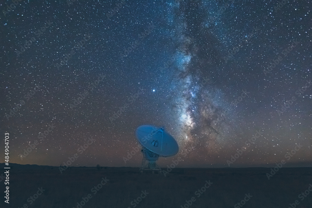 Very Large Array satellite dish under the Milky Way in New Mexico Stock ...