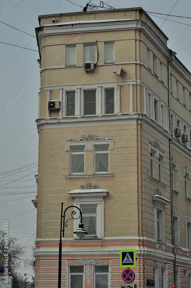 Building, synonym: house - the result of construction, which is a three ...