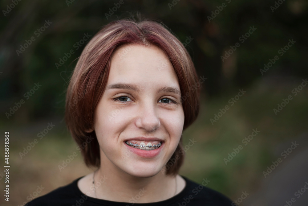 Stock-Foto „Beautiful young teen girl with dental braces on her teeth ...