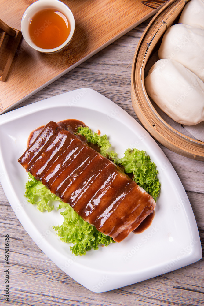 chinese traditional kong bak bao mantou sliced braised pork belly with ...
