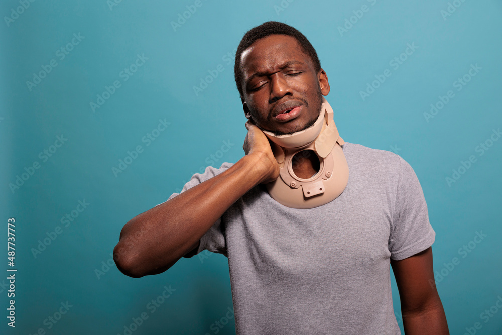 Foto de Stock Hurt adult using neck collar to heal fractured vertebrae ...