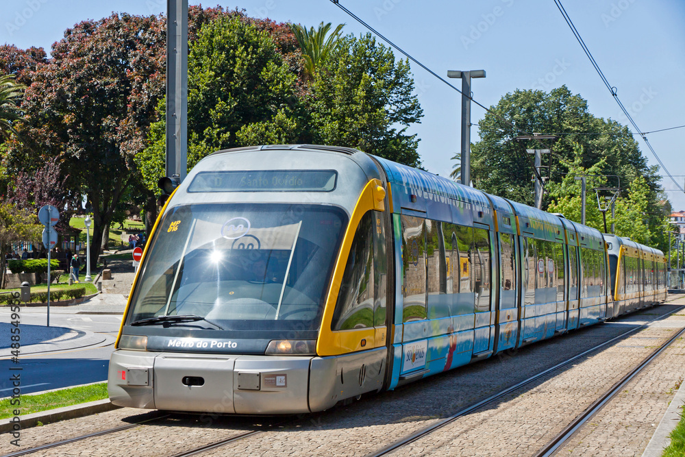 Foto de Stock Light rail train of Metro do Porto, part of the public ...
