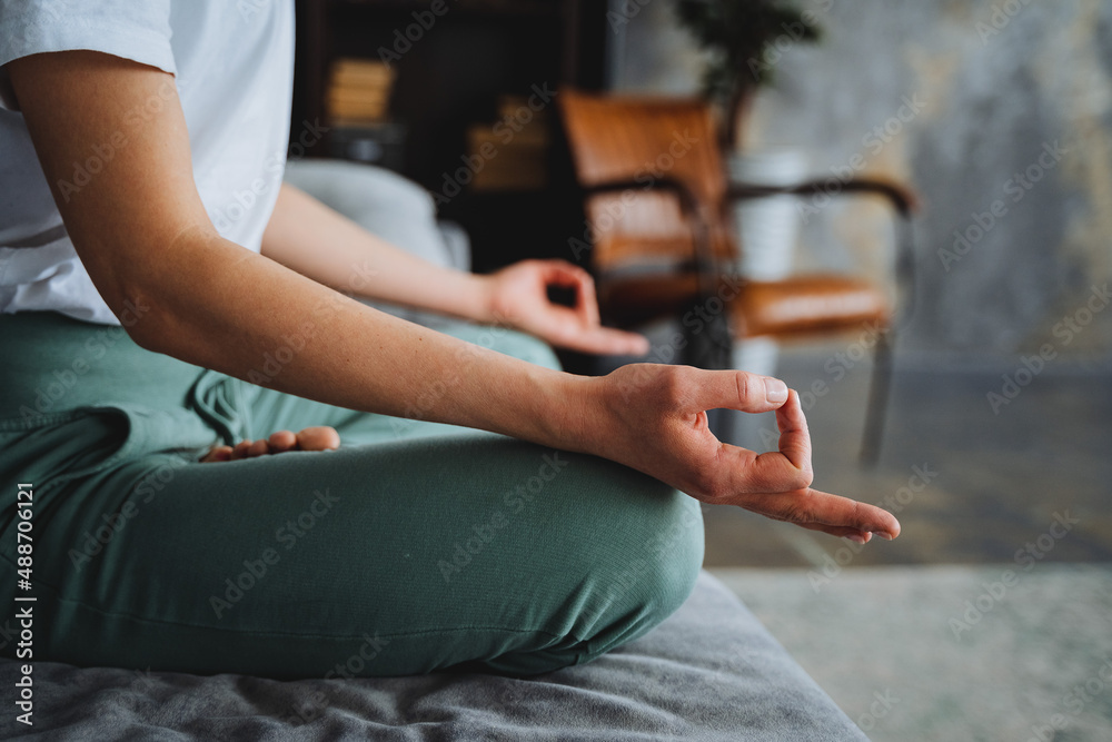 Stock-Foto „The side view of the hand in the meditation pose fingers ...