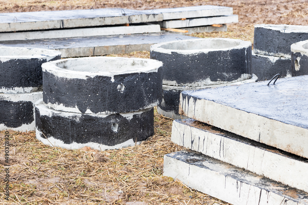 Reinforced concrete rings and slabs for wells on the construction site ...