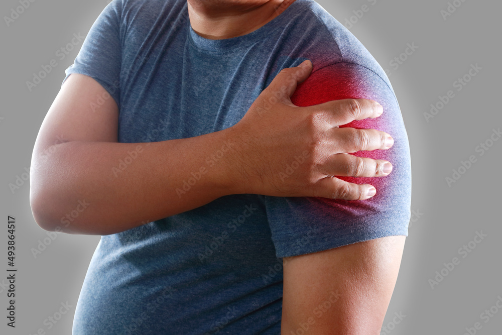 Fat Asian men have shoulder pain caused by muscle inflammation or a ...