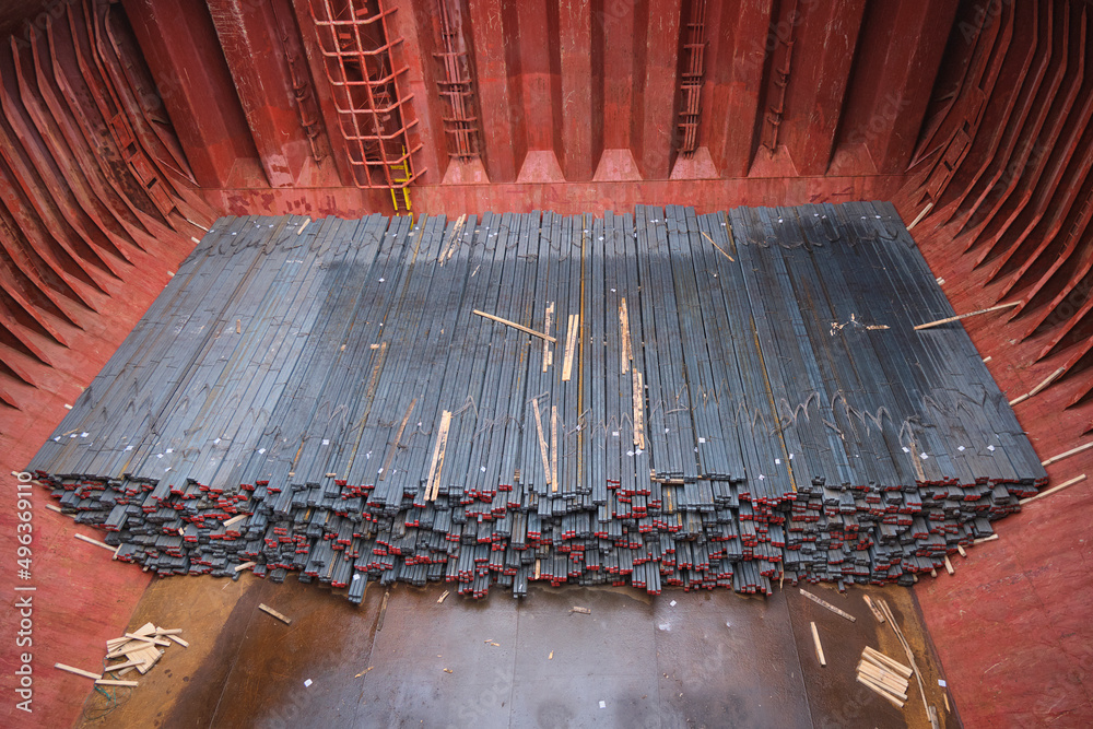 Stowage of steel billets inside of ship's cargo hold 스톡 사진 | Adobe Stock
