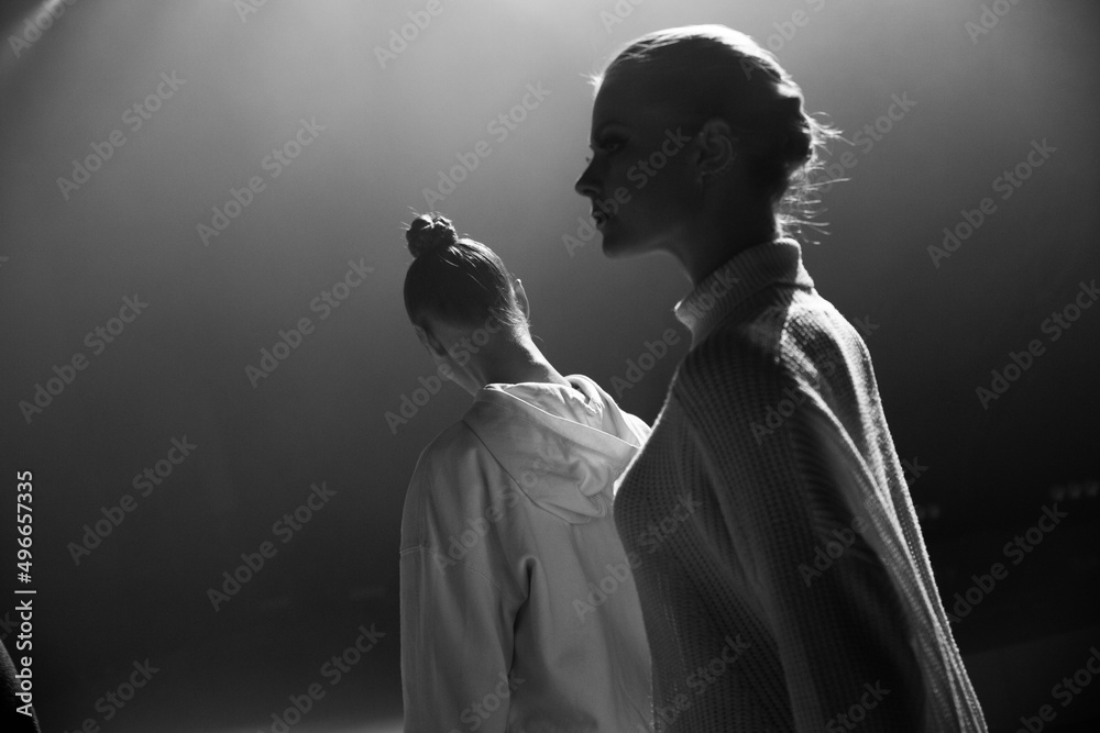 women two sad light spotlight dance scene の Stock フォト | Adobe Stock