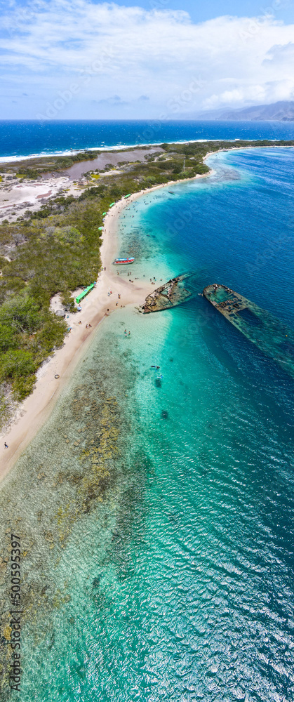 Foto de Stock Cayo Isla Larga, Puerto Cabello | Adobe Stock