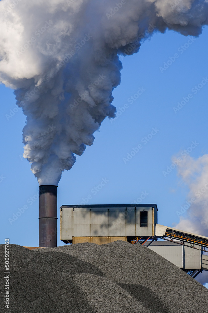 Zdjęcie bez tantiem: Industrial Photos of Coke Ovens Quenching the Coke ...