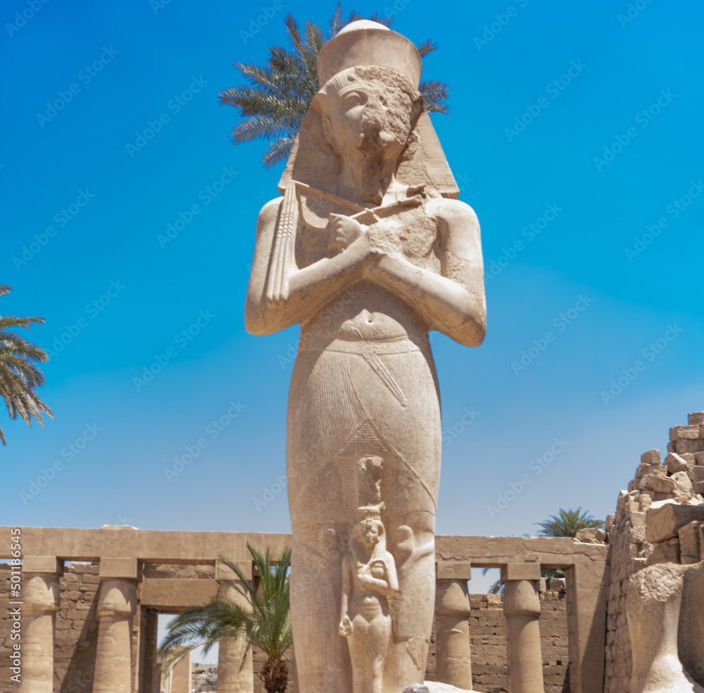 Foto de Stock The Great Pyramid of Giza is a defining symbol of Egypt ...