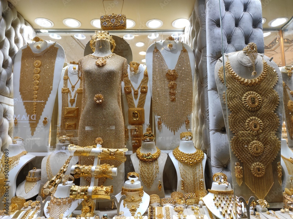 Expensive gold jewelry store